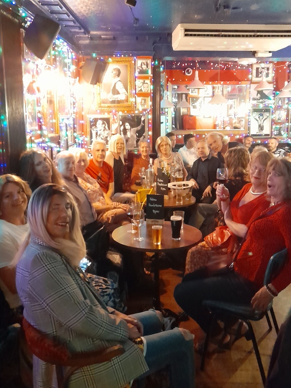 Retro Bar in London (central), London, England | tvChix