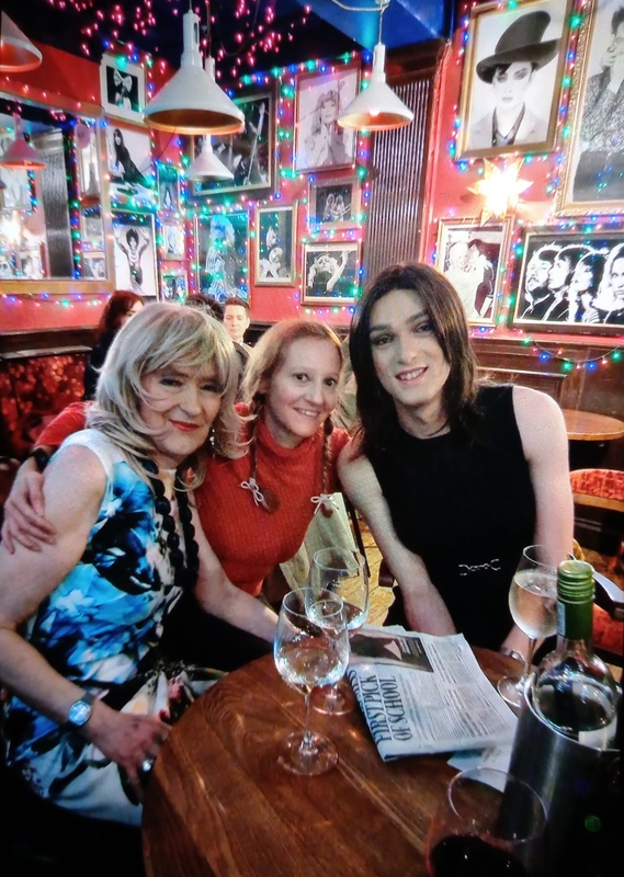 Retro Bar in London (central), London, England | tvChix