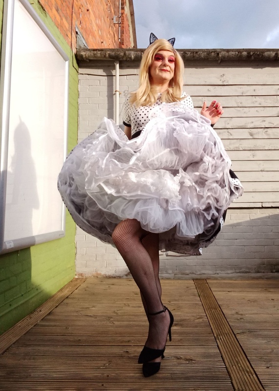 Greedy T-Girls & Admirers - 2023/08/23