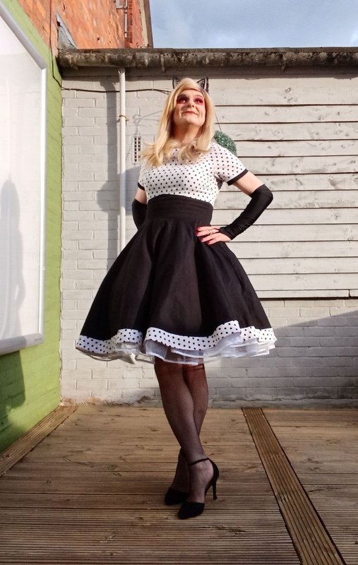 Greedy T-Girls & Admirers - 2023/08/23